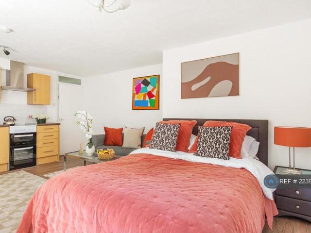Studio to rent
