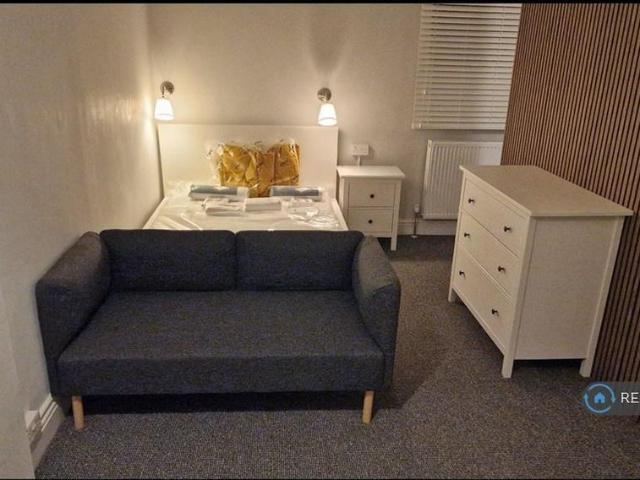 Studio to rent