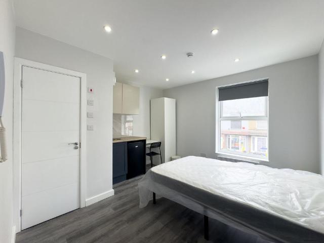 Studio to rent