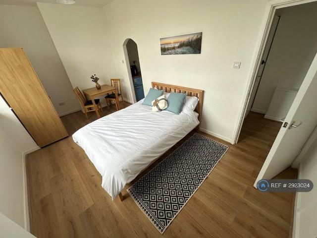 Studio to rent