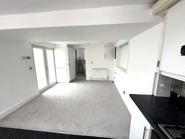 Studio to rent