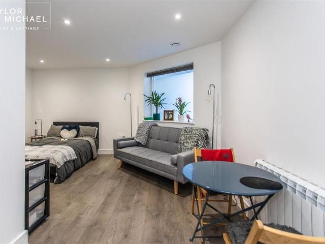 Studio to rent