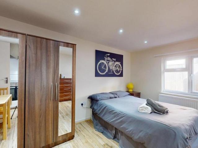 Studio to rent