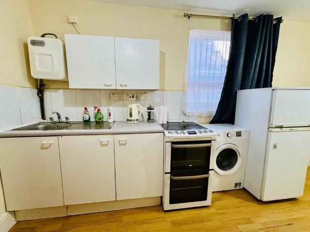 Studio to rent