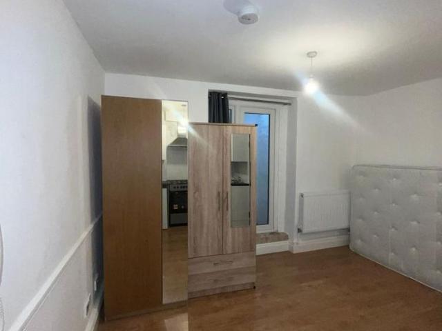 Studio to rent