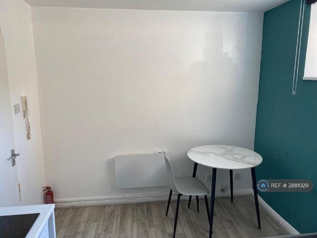 Studio to rent
