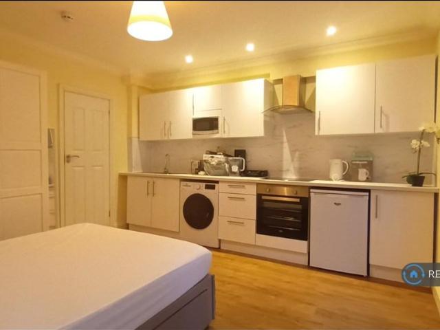 Studio to rent