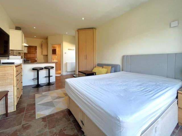 Studio to rent