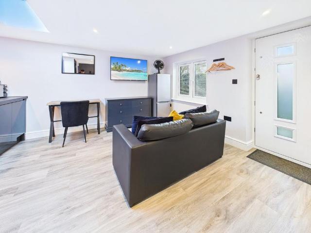 Studio to rent