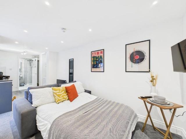 Studio to rent