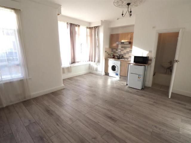 Studio to rent