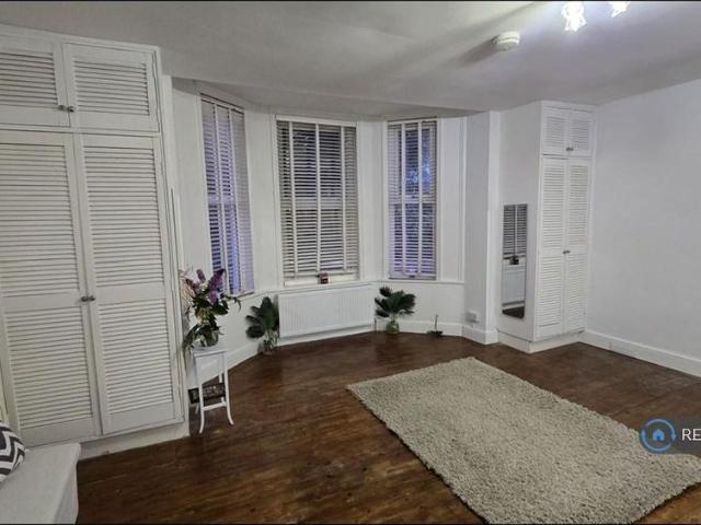 Studio to rent