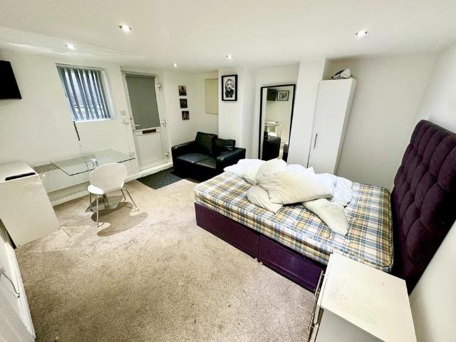 Studio to rent