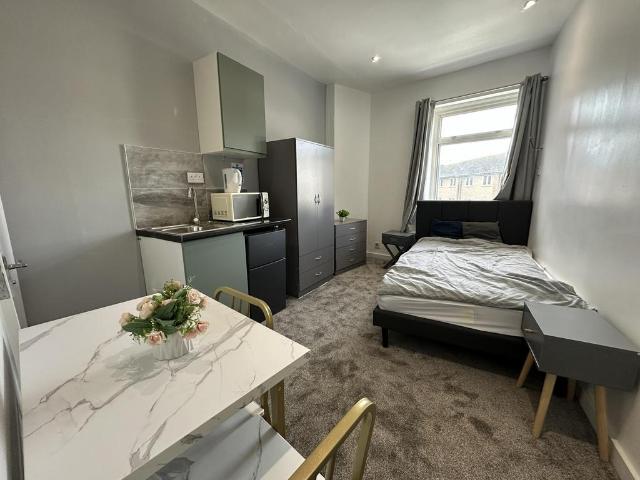 Studio to rent