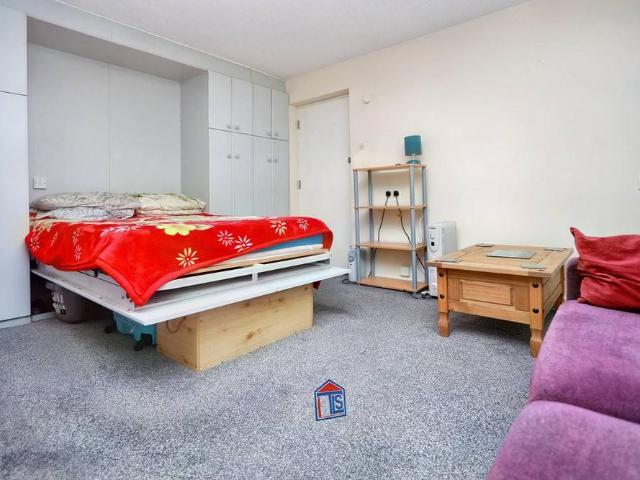 Studio to rent