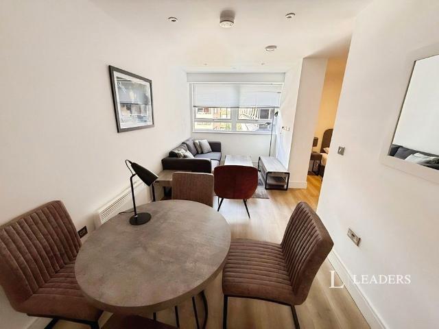 studio to rent Wood Street, East Grinstead, West Sussex, RH19