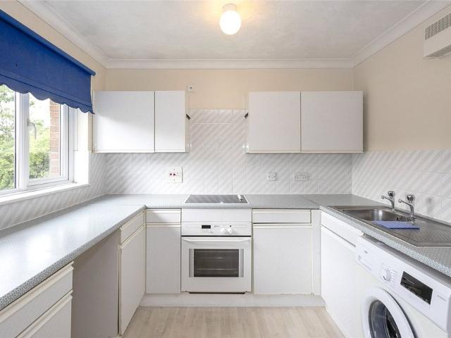 studio to rent Arragon Court, Waterlooville, Hampshire, PO7