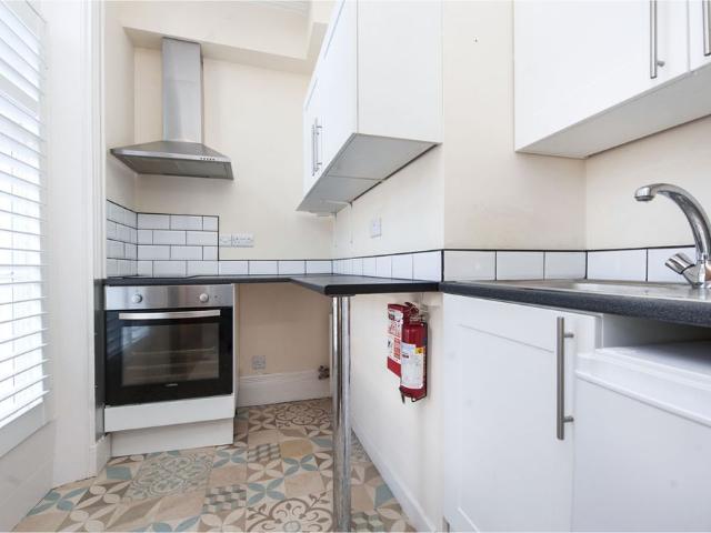 studio to rent Cheltenham, GL50