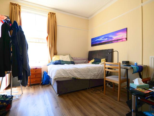 Studio to rent Cheniston Gardens, High Street Kensington W8