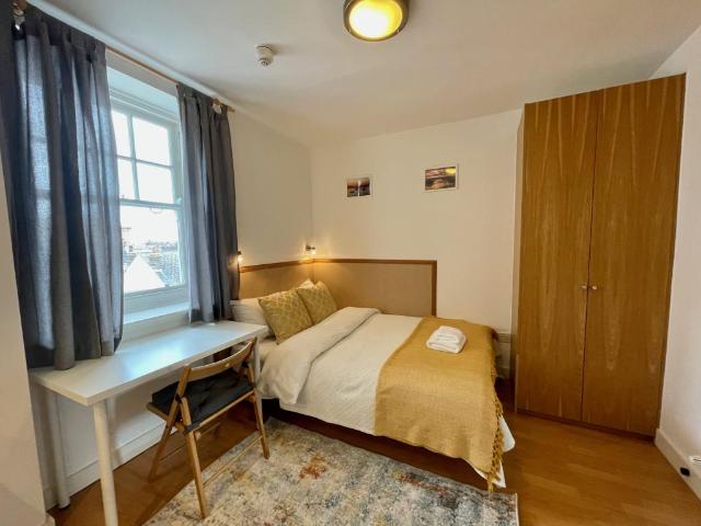 Studio to rent Fulham Palace Road, Hammersmith W6