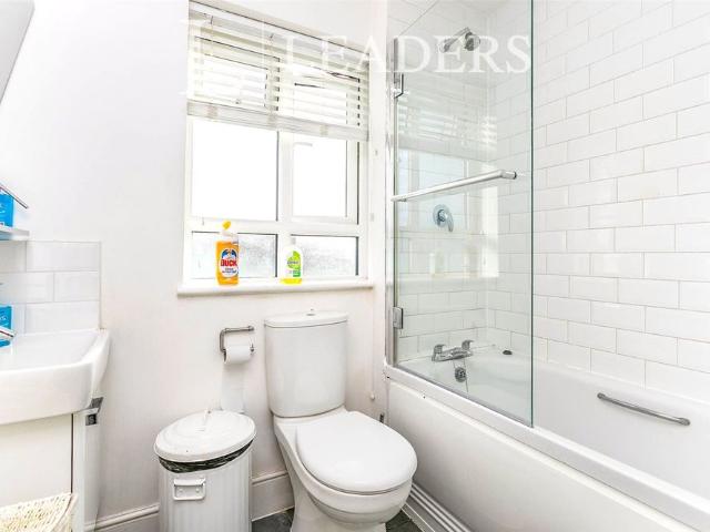 studio to rent High Street, Reigate, RH2