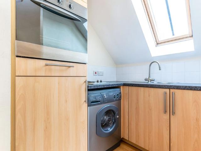 studio to rent Home Farm House, 46 Springfield Road, Horsham, RH12