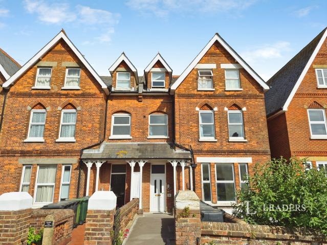 Studio to rent in 10 Moat Croft Road, Eastbourne, BN21 | Leaders