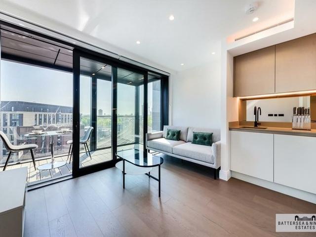 Studio to rent in The Dumont, Albert Embankment, SE1