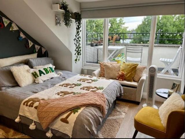 Studio to rent in Tollington Road