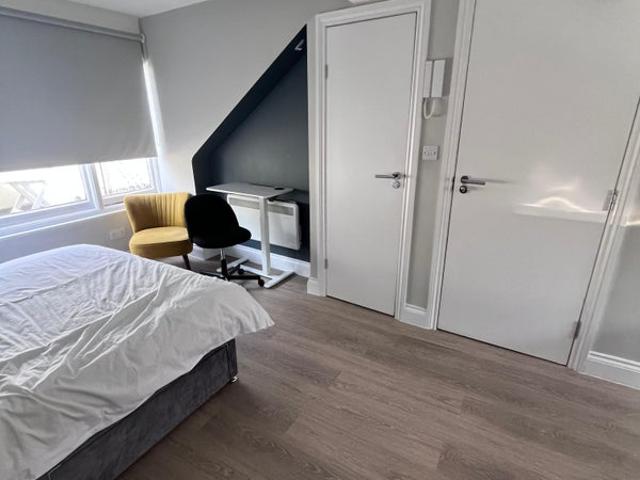 Studio to rent in Tollington Road