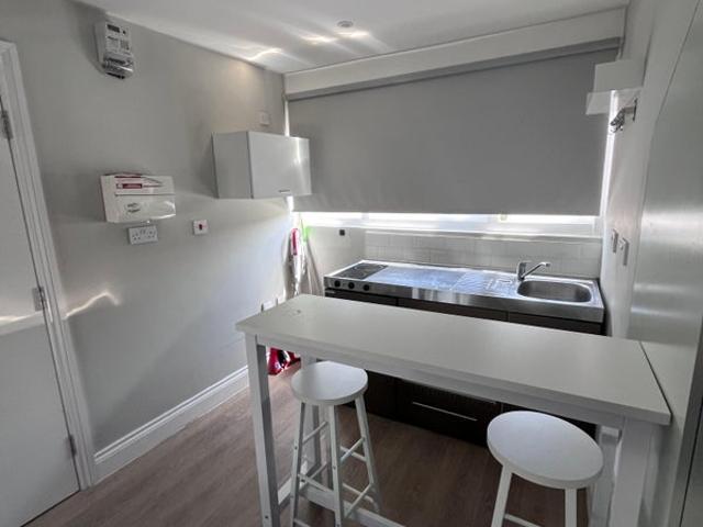Studio to rent in Tollington Road
