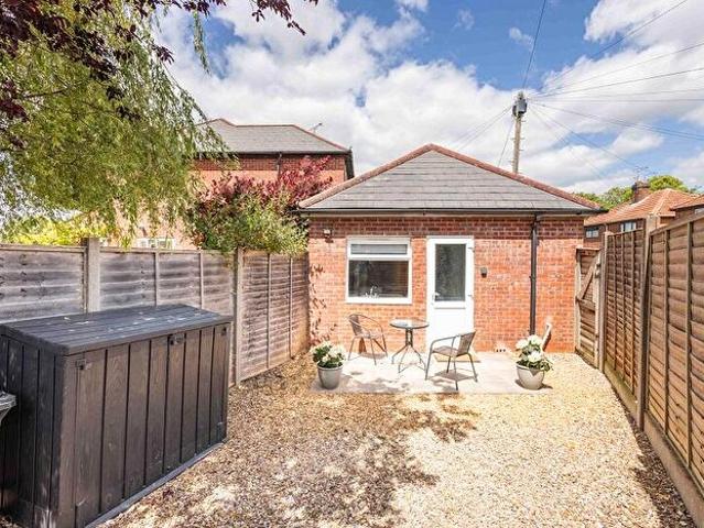 Studio To Rent In Tower Road, Rugby, Warwickshire, CV22