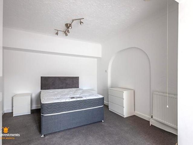 Studio To Rent In Tower Road, Rugby, Warwickshire, CV22