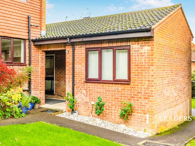 Studio to rent in Tudor Gardens, West Sussex, Burgess Hill, RH15 | Leaders