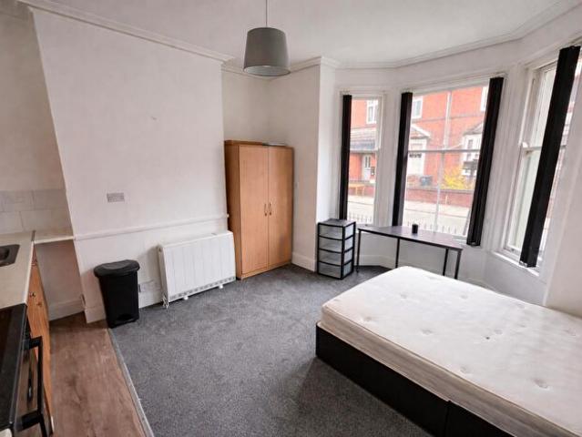 Studio To Rent In Turner Street, R2