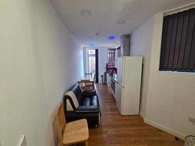 Studio To Rent In Upper Bond Street, Hinckley, LE10