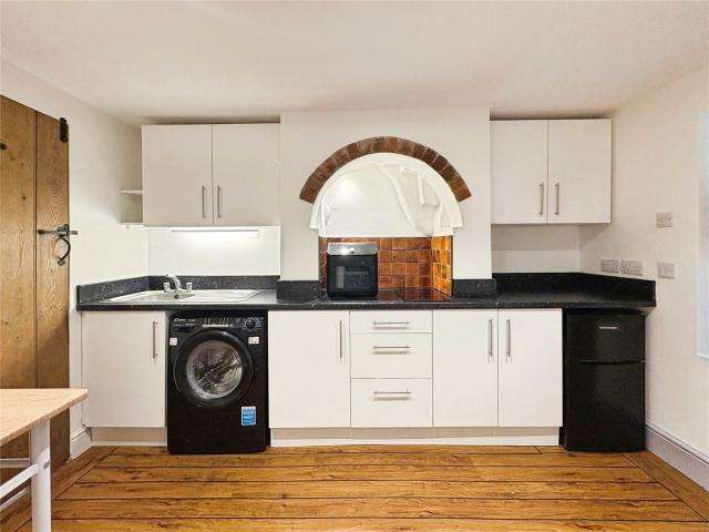 Studio to rent in Welton Lane, Daventry, Northamptonshire, NN11 | Leaders