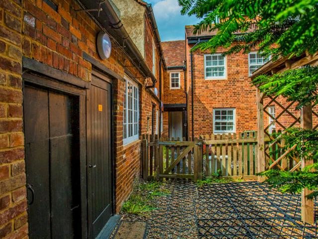 Studio To Rent In West Street, Buckingham, MK18