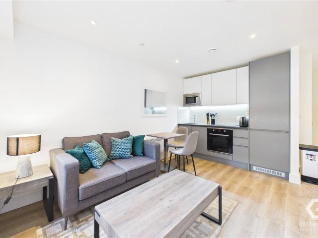 studio to rent in Wood Street, East Grinstead