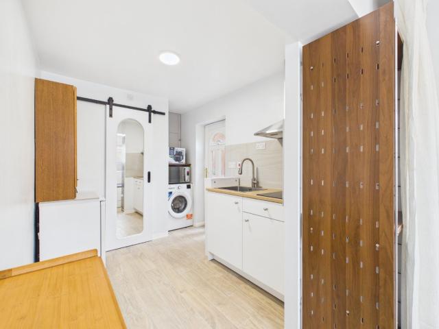Studio to Rent in Wokingham Wedderburn Close WOL260050