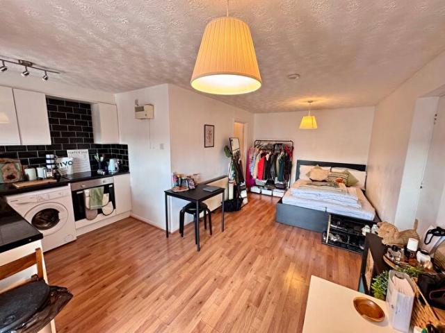 Studio To Rent In Alderney Street, Nottingham, NG7