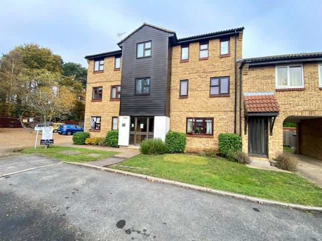 Studio to Rent in Bracknell Chisbury Close BRL070042