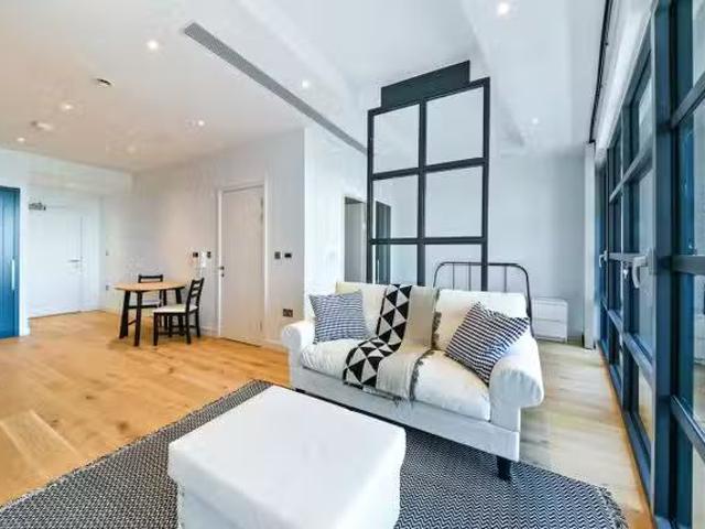 Studio to rent in Bridgewater House, London City Island, Londo.