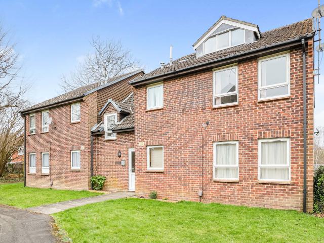 Studio to rent in Celia Close, Waterlooville, Hampshire, PO7 | Leaders