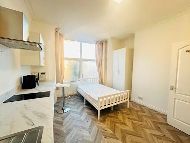 Studio To Rent In Charnwood Grove, West Bridgford, NG2