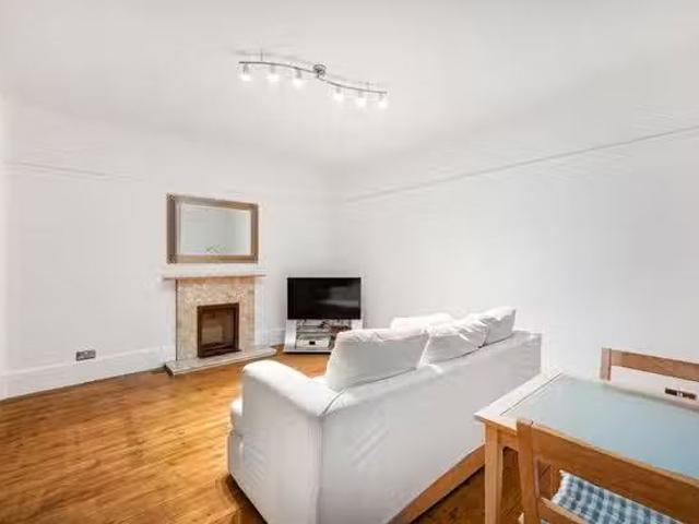 Studio to rent in Chelsea Manor Street, Chelsea SW3