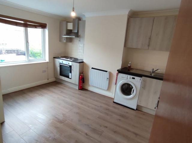 Studio to rent in Croydon