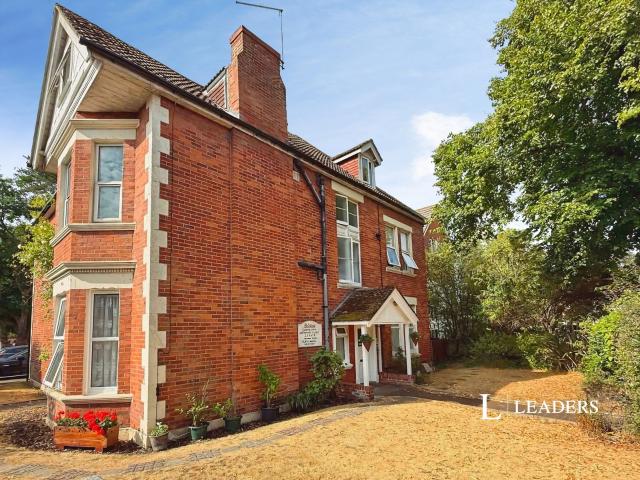 Studio to rent in Crabton Close Road, Bournemouth, Dorset, BH5 | Leaders