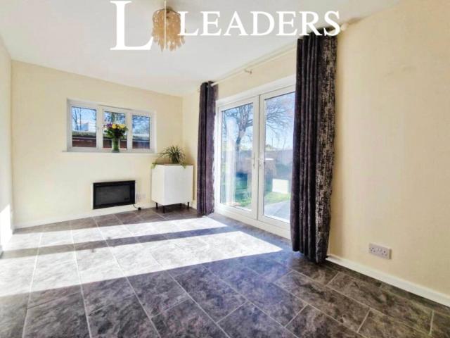 Studio to rent in Fairfax Drive, Westcliff on Sea, SS0 | Leaders