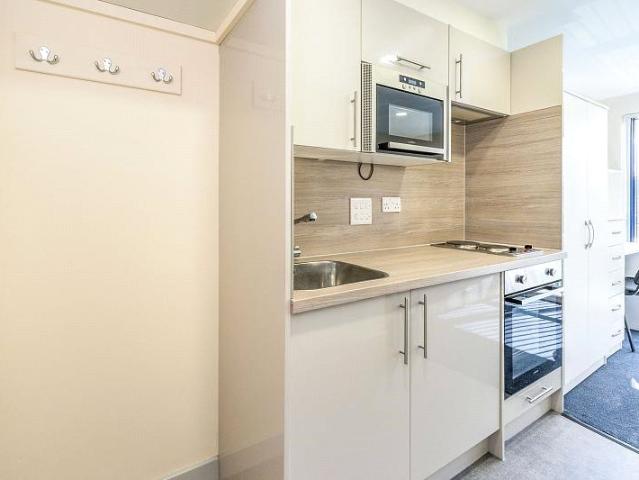 Studio to rent in Fawcett Road, Southsea, Hampshire, PO4 | Leaders